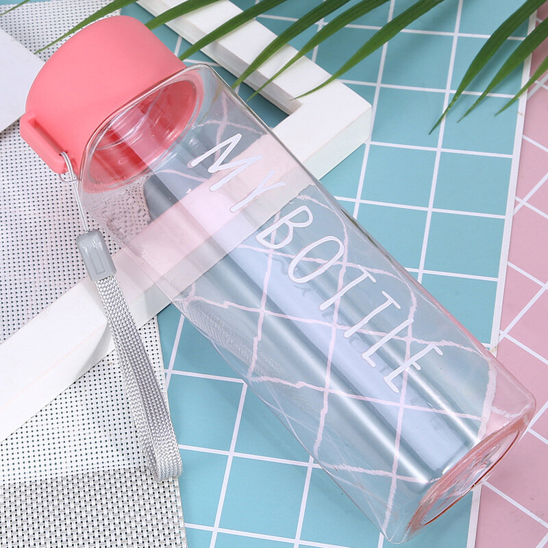 Креативная спортивная пластиковая квадратная кружка, портативная квадратная кружка для воды для студентов, стильная квадратная кружка, оптовая продажа рекламных подарочных кружек.