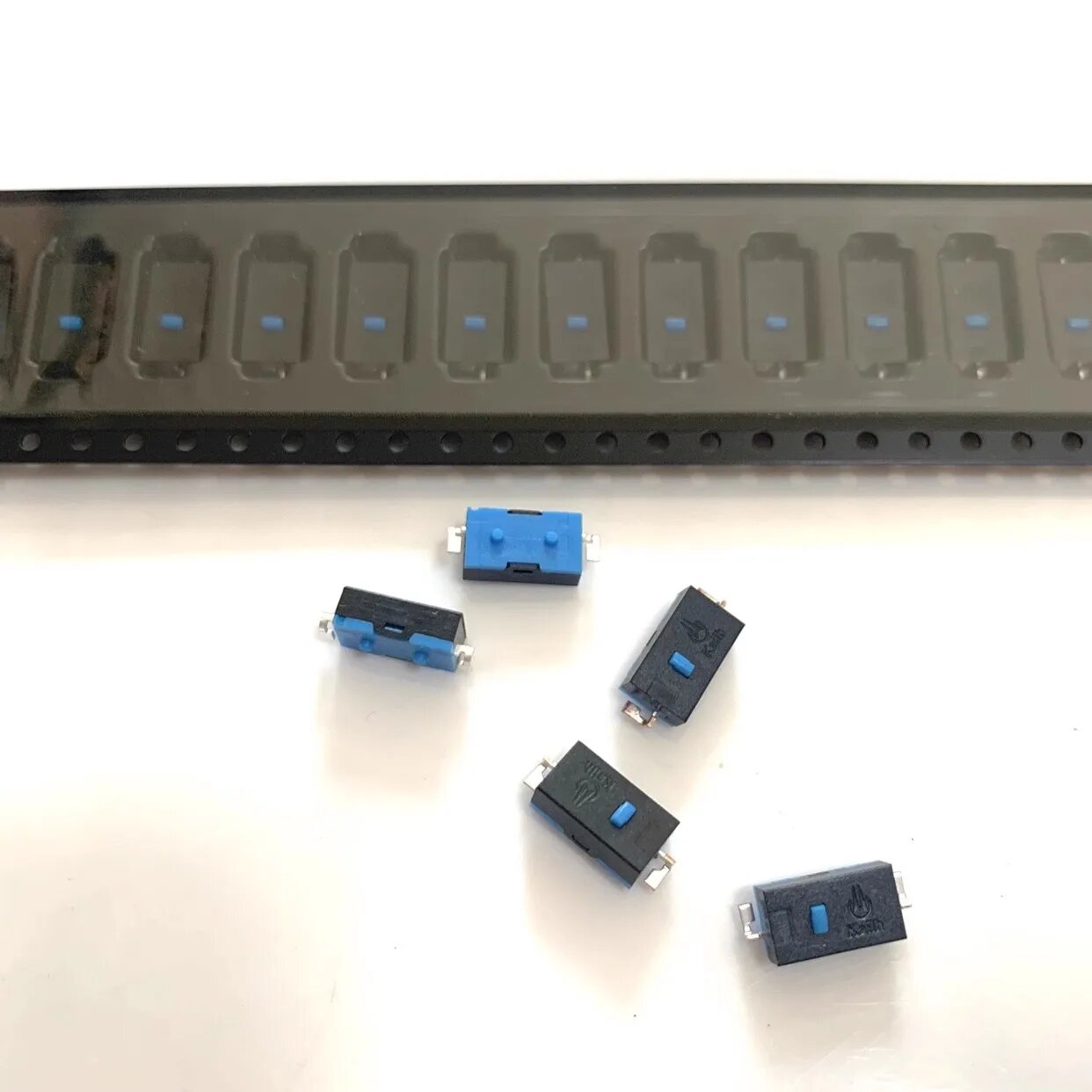Микропереключатель Kailh SMD Blue Dot Mini для Logitech