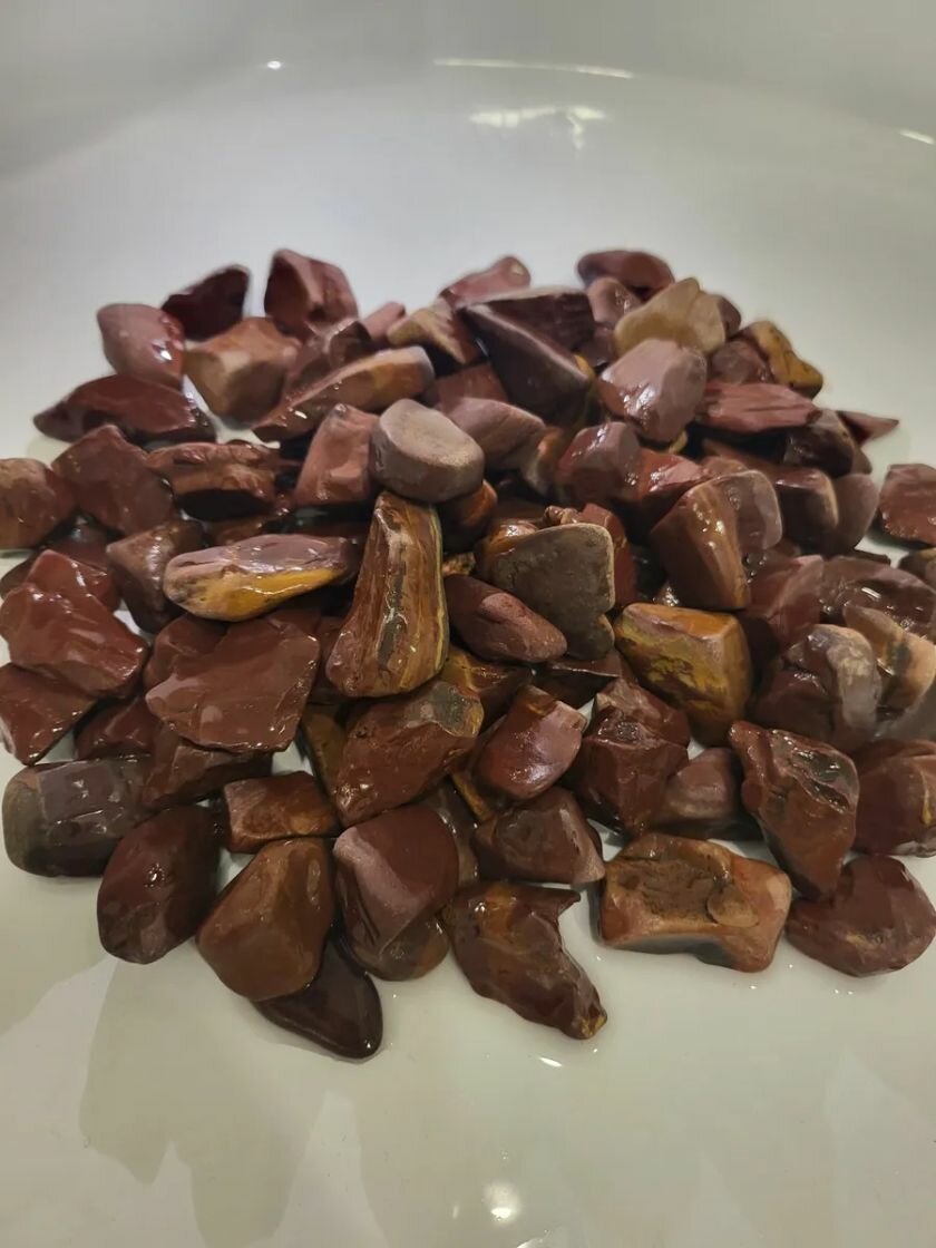 Яшма. каменная крошка красная галтованная . фракция 10-20 мм.1 кг.