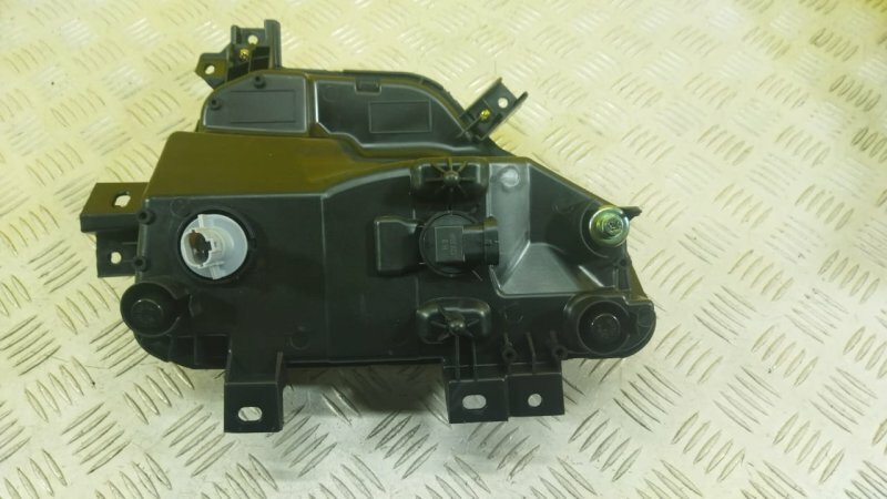 Фара противотуманная левая Mitsubishi L200 (2015-2022) 2020