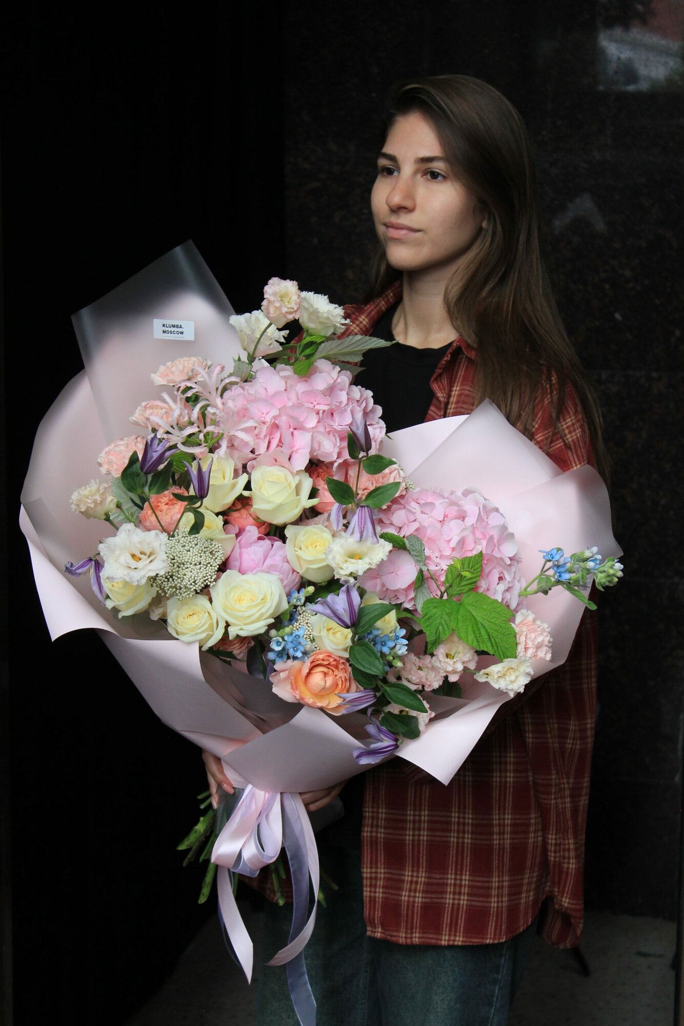 Большой нежный букет с гортензией от студии цветов клумба. москва