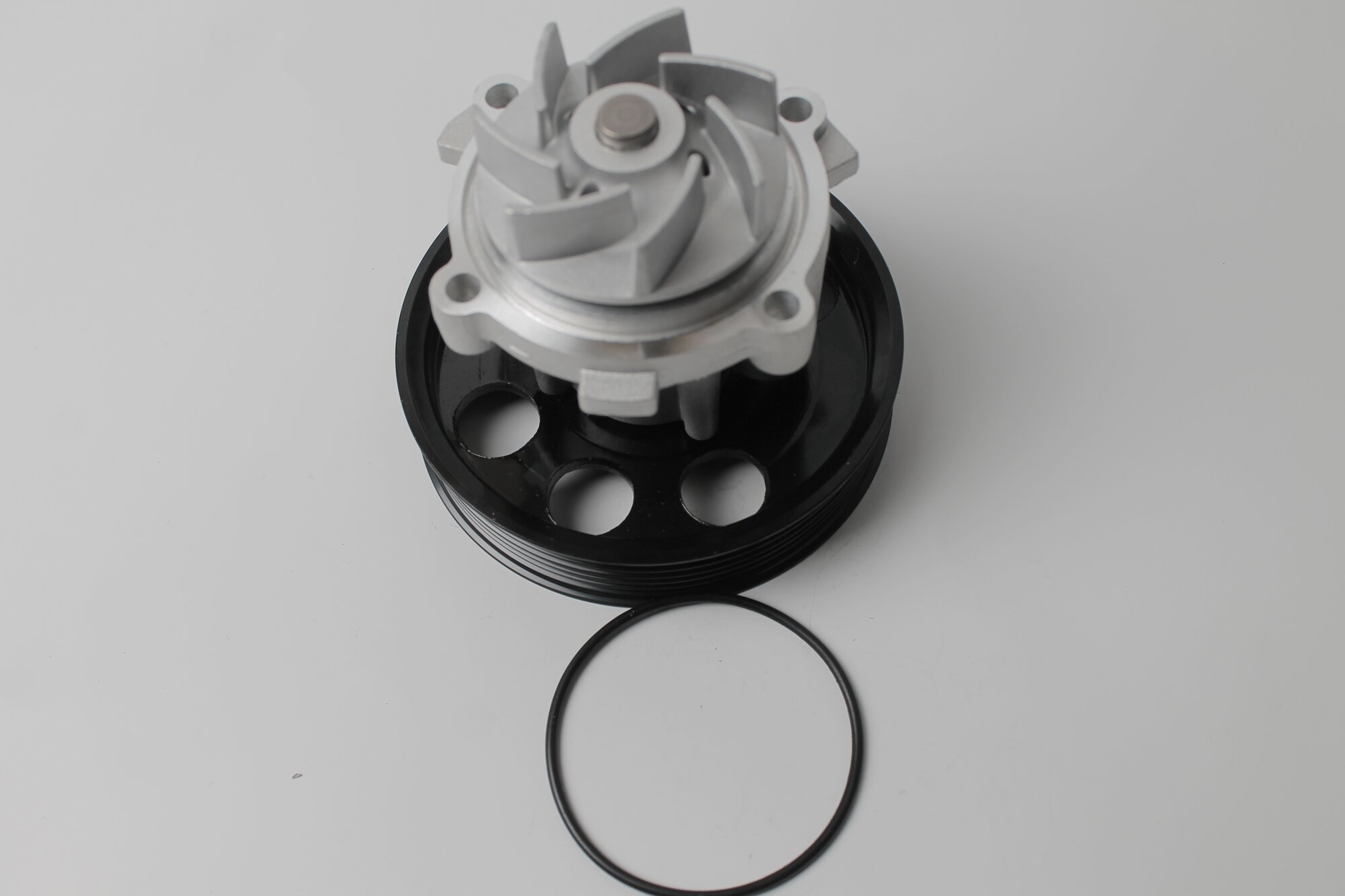 Насос водяной помпа двигателя OPEL Astra H, Corsa C/D FIAT Doblo CHEVROLET Aveo T300, 1.3D