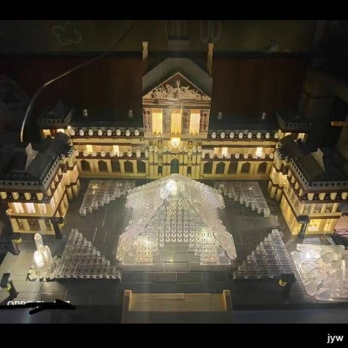 Всемирно известный строительный конструктор / Louvre, Музей Лувра конструктор