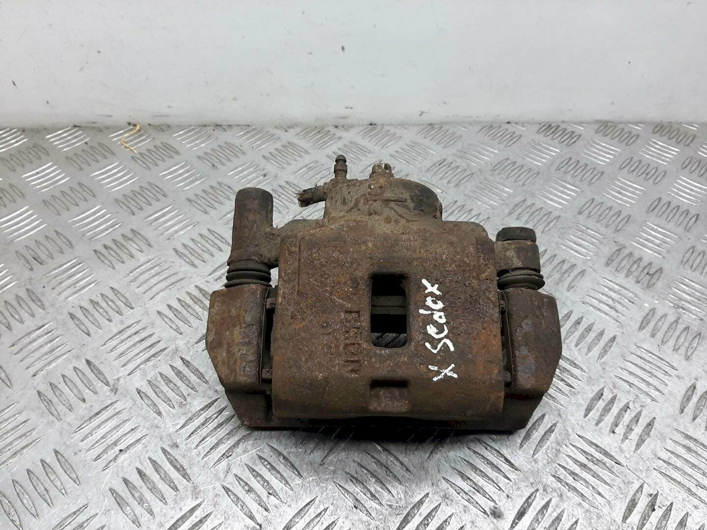 Суппорт тормозной передний правый Mazda Xedos 6 1998