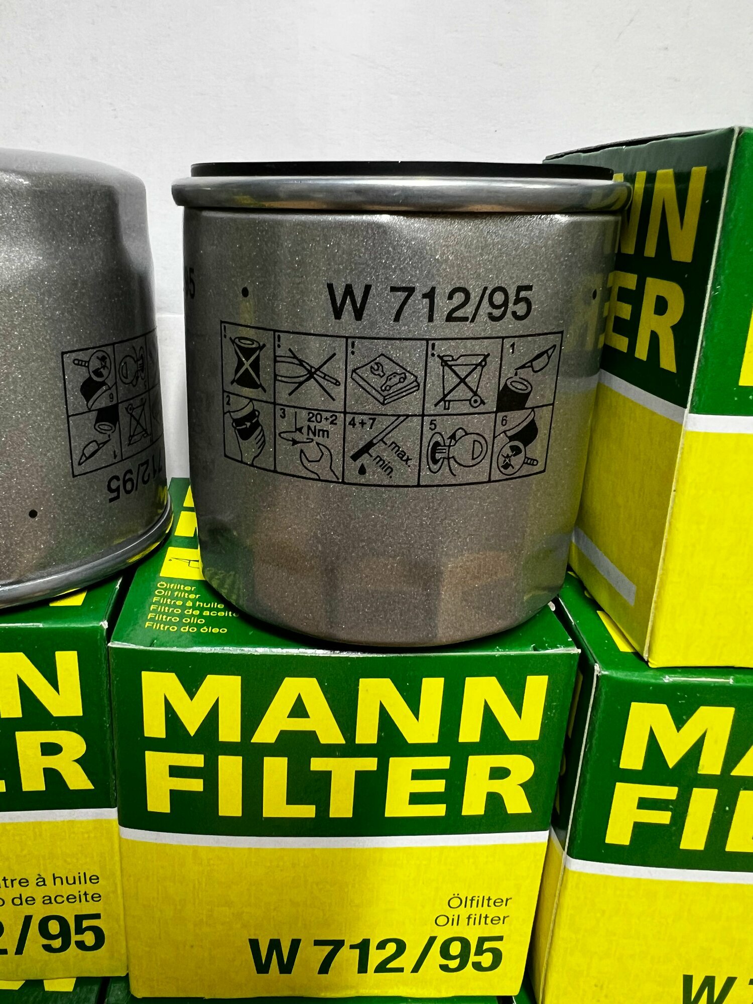 Фильтр масляный MANN FILTER W 712/95