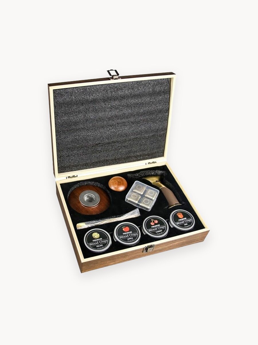 Подарочный набор для приготовления коктейлей и виски, а также смокинг из сандалового дерева. Подарочная упаковка, деревянная коробка. Редкий и классный.