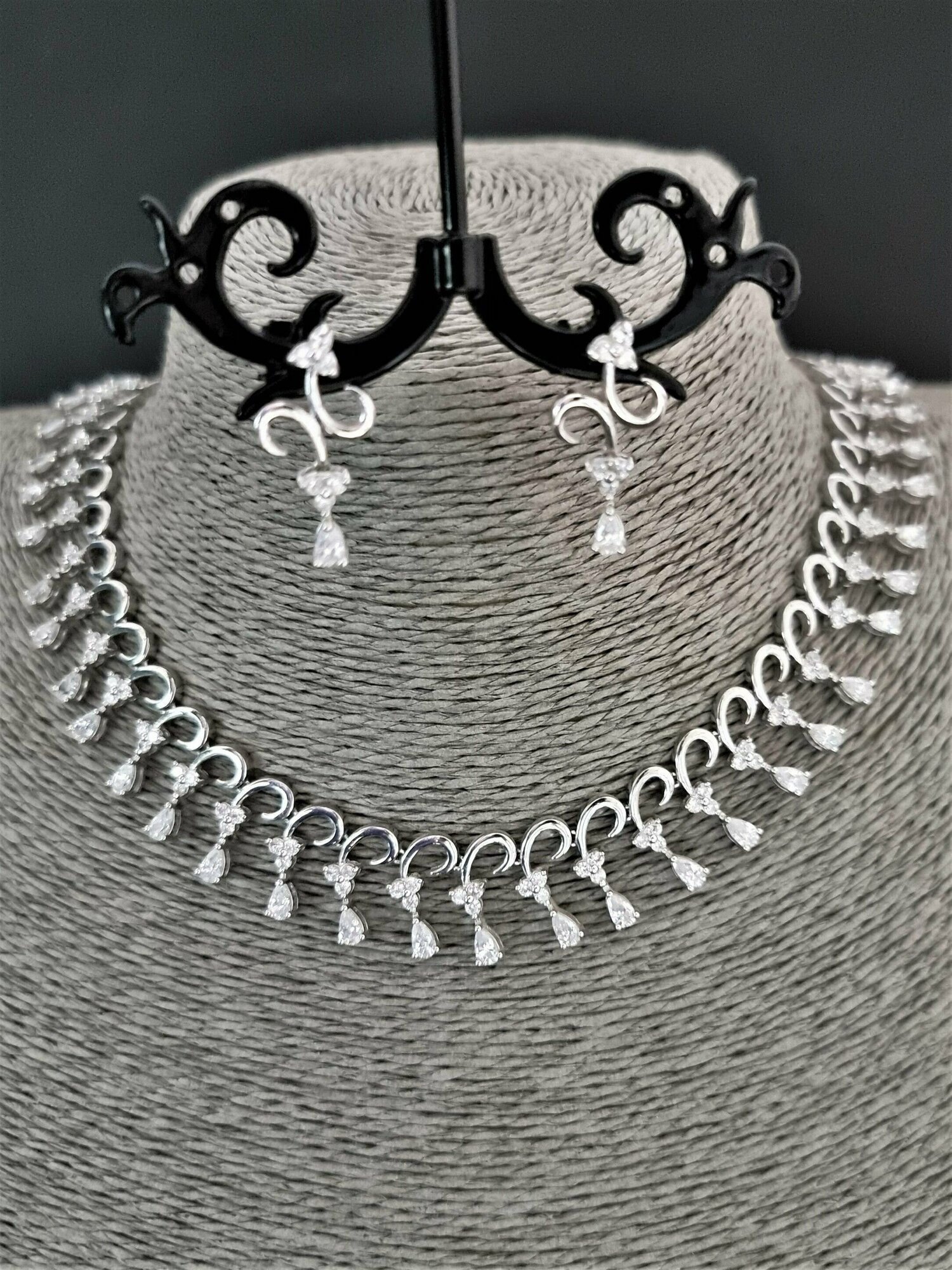 Колье, стекло, кристаллы Swarovski