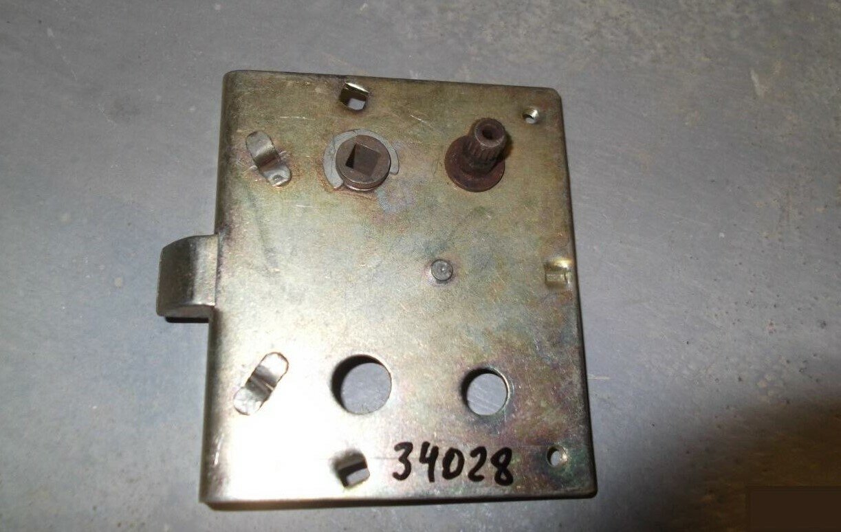 Замок двери на УАЗ 469 Хантер левый