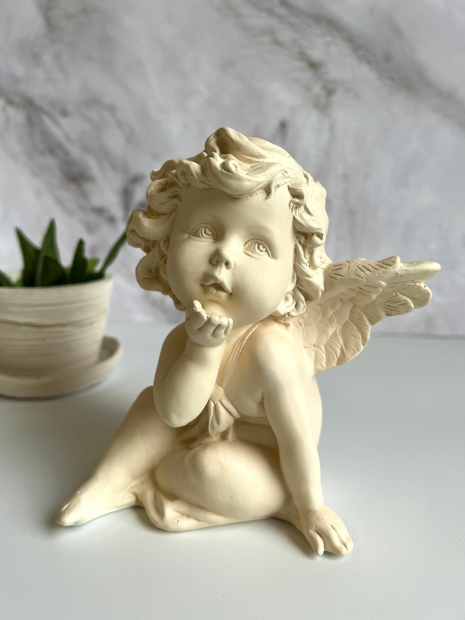Статуэтка Ангелочек. Цвет слоновая кость. Гипс.
