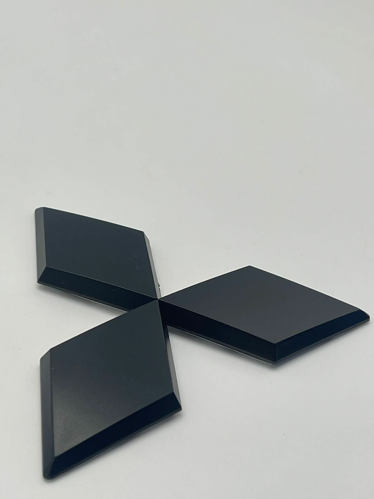 Эмблема Логотип на Mitsubishi 125x110