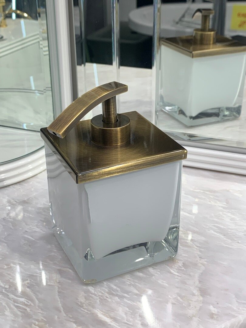 Дозатор для мыла настольный WINDISCH FASHION 90433BOW белый/бронза 90х90х145