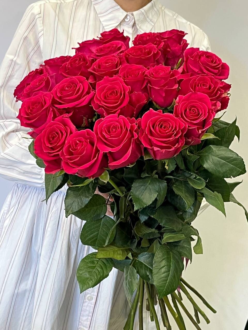 Букет из малиновых роз «Марсианка» - 15 шт