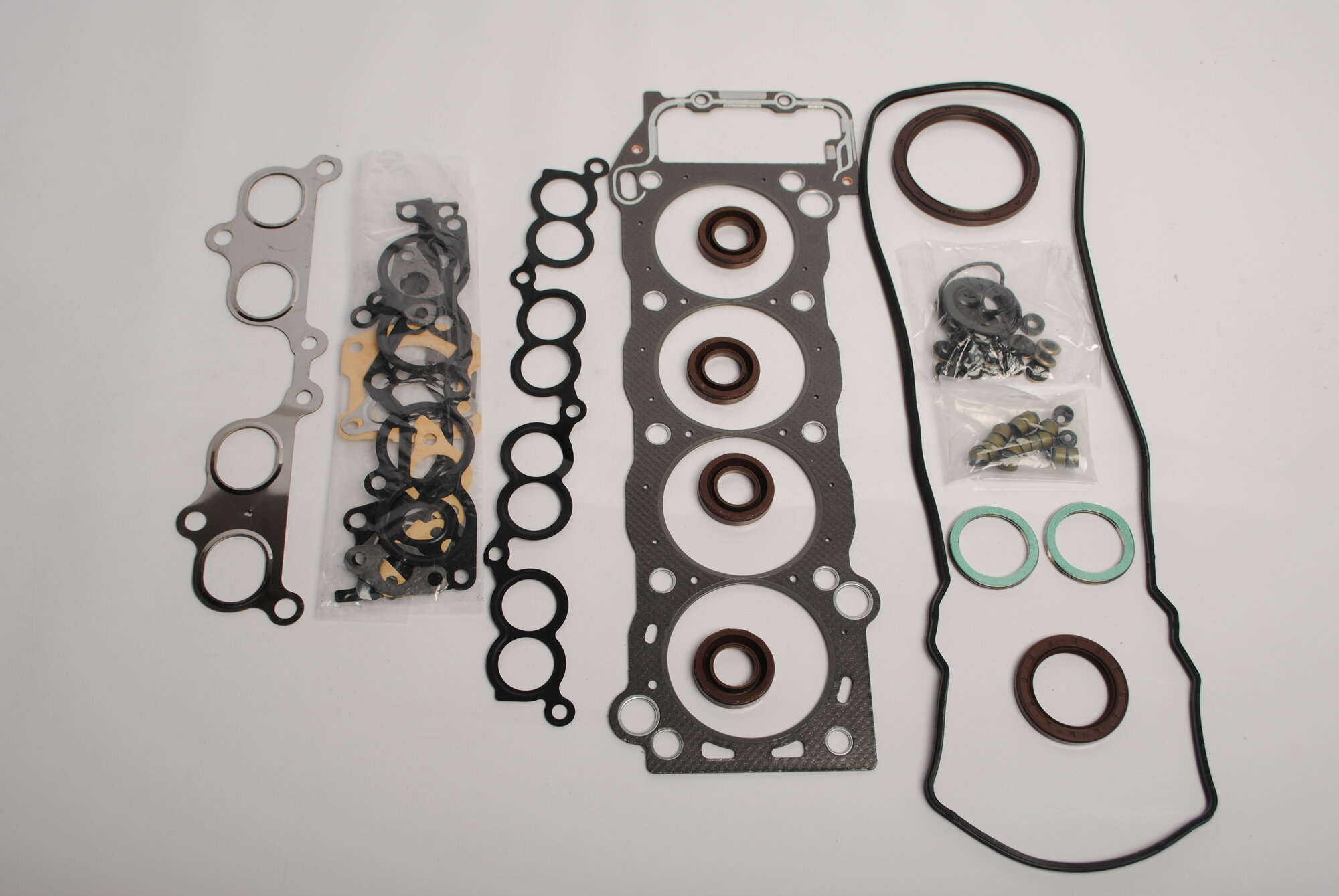 Ремкомплект двигателя 04111-75110 ERISTIС TOYOTA