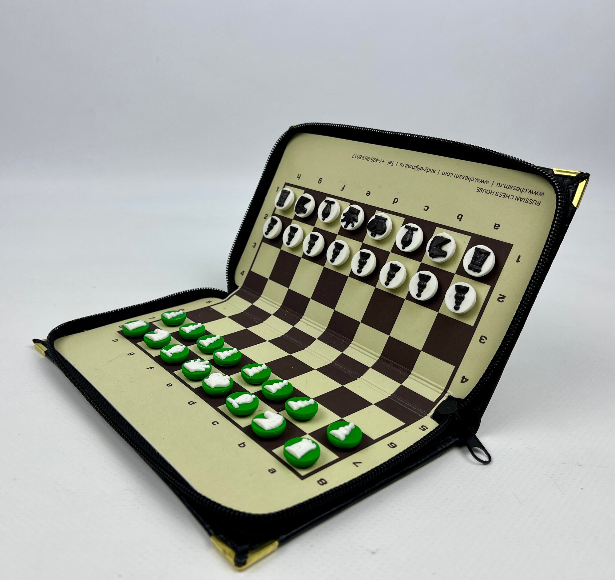 Шахматы карманные магнитные "Chessm" аналог советских шахмат "Симза". (Черный футляр, зеленые фигуры.)