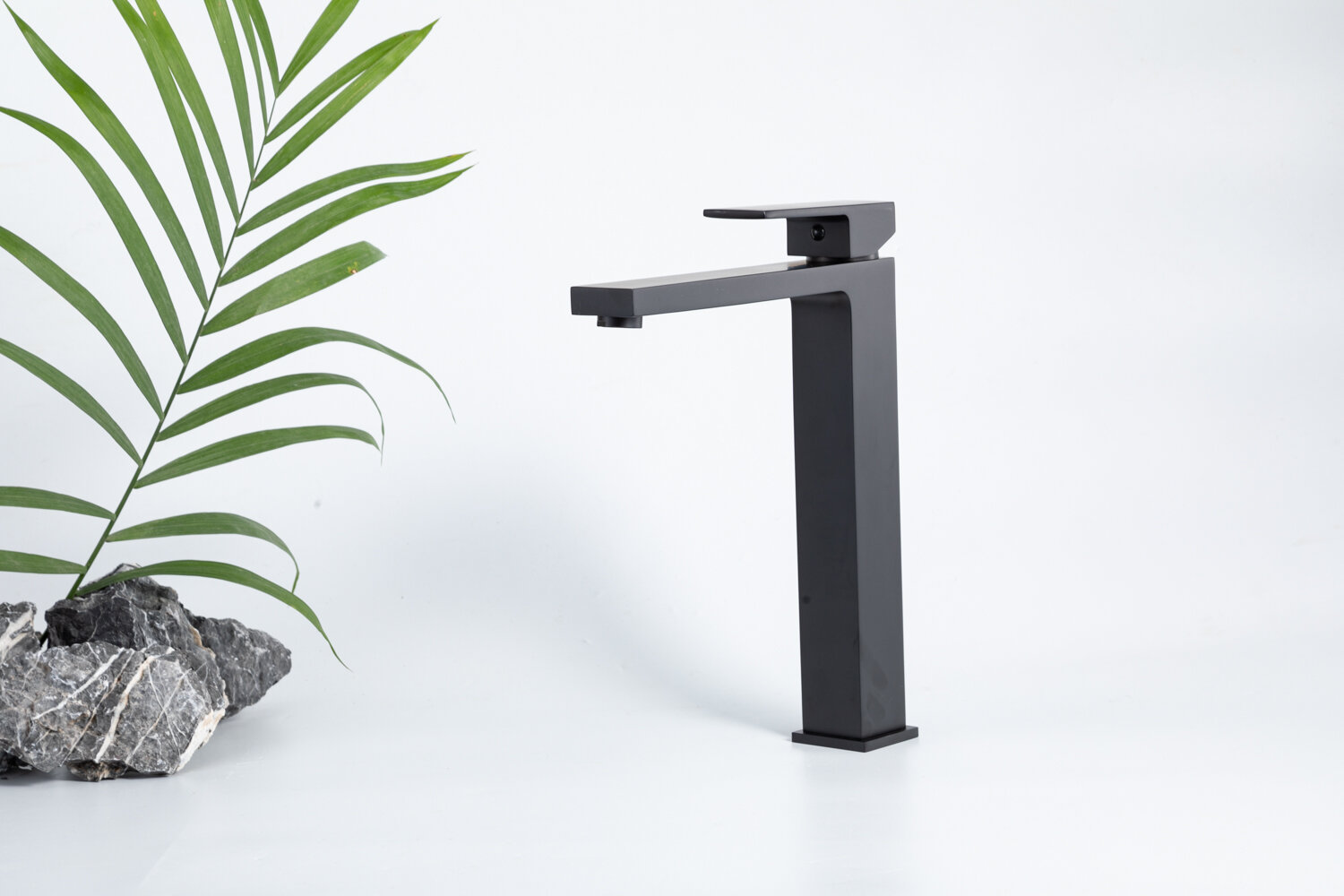 Смеситель для раковины (умывальника) FRAP F1091-26 черный, латунь, высокий