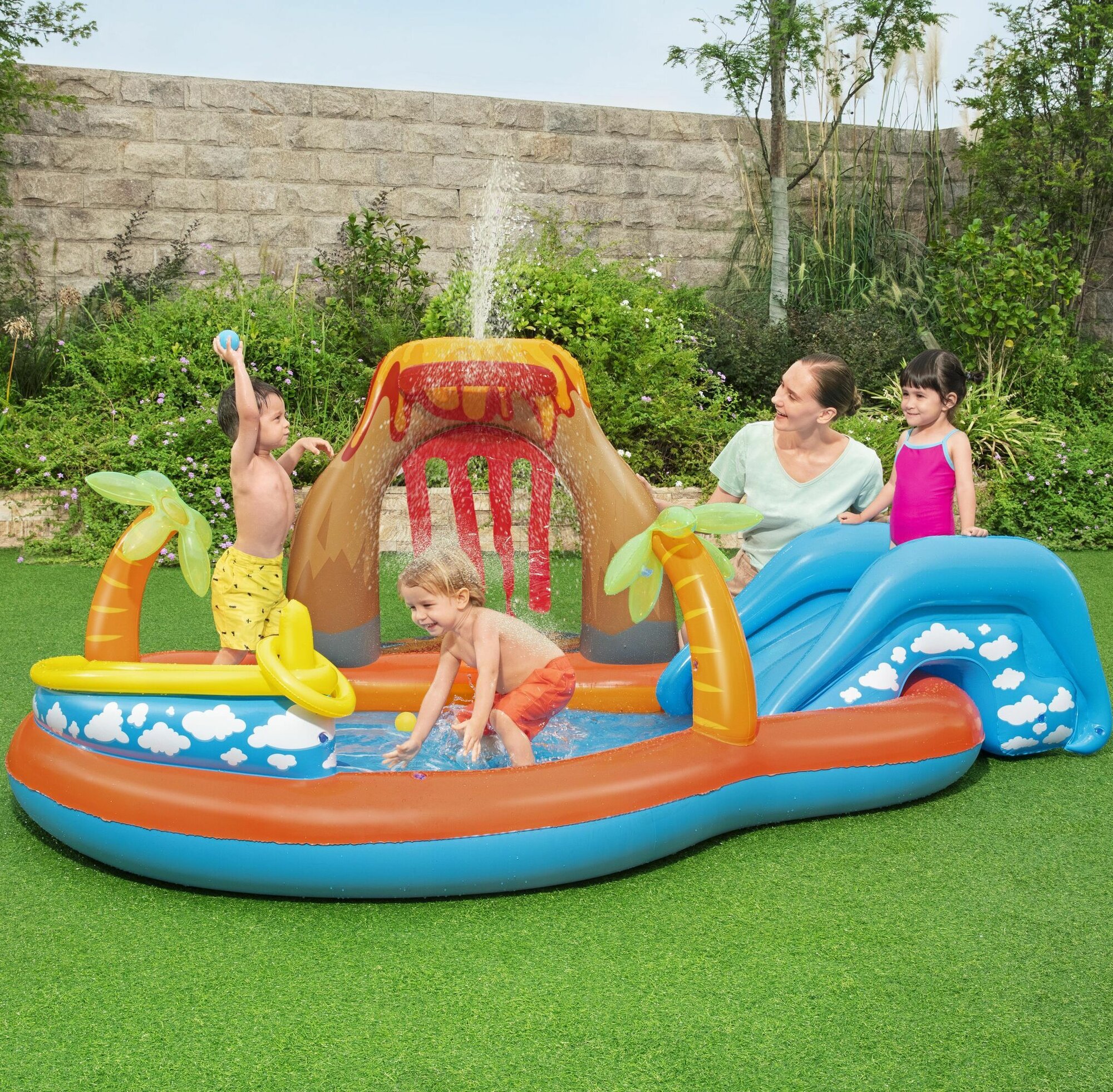 Надувной игровой центр Bestway Вулкан с бассейном, горкой и разбрызгивателем для детей от 2 лет безопасный и компактный аквапарк для дома и двора