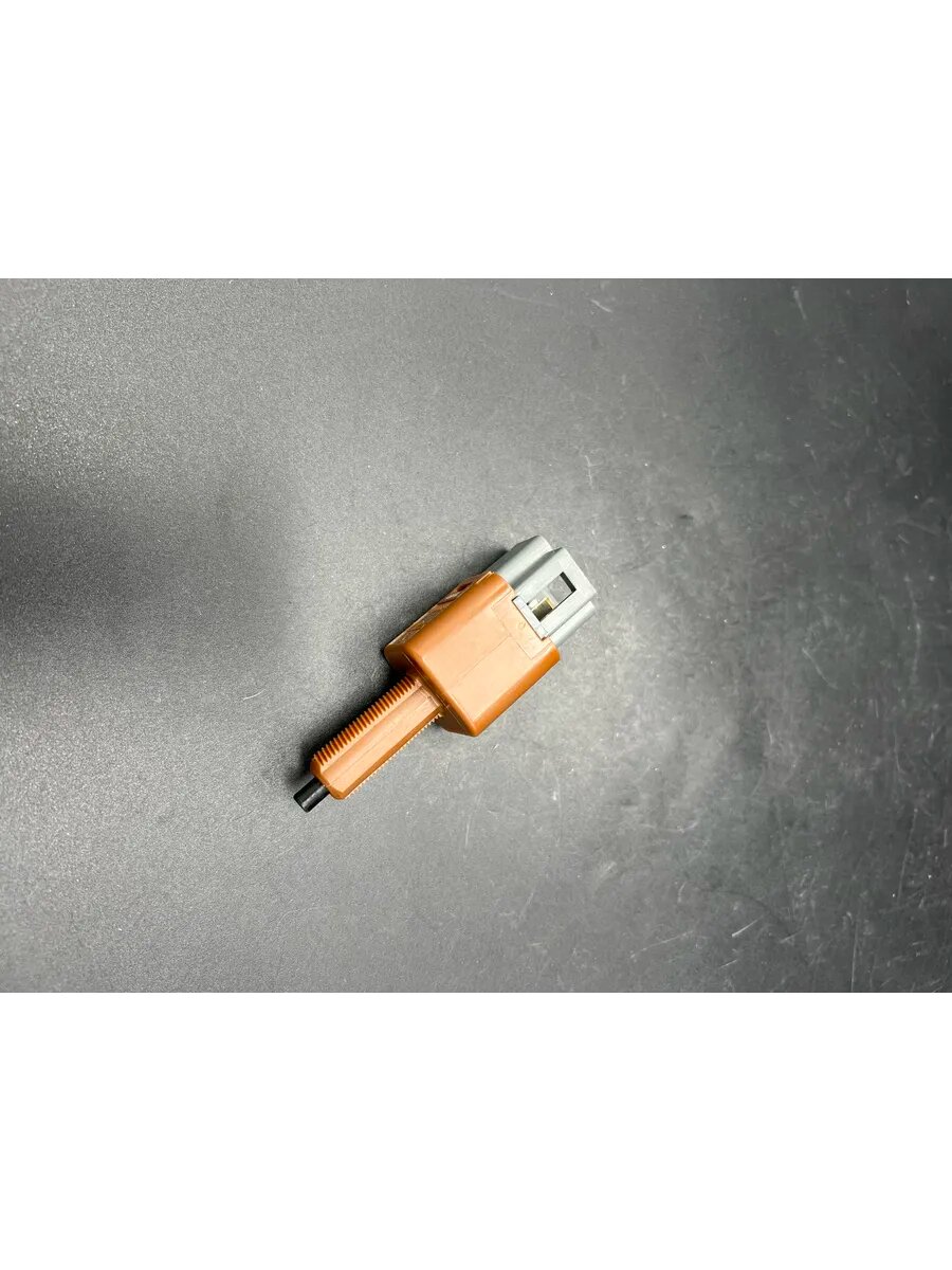 Концевик педали тормоза Новое