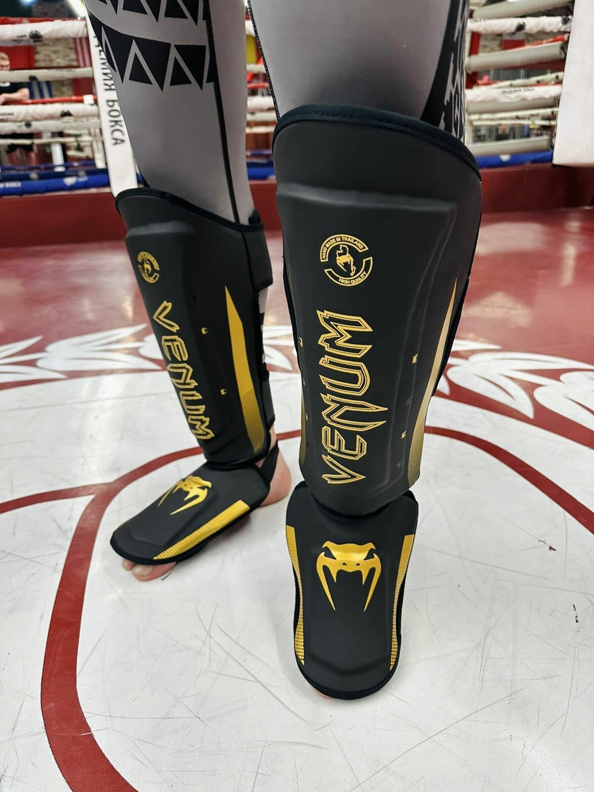 Щитки Venum Elite Evo Black&Gold size L