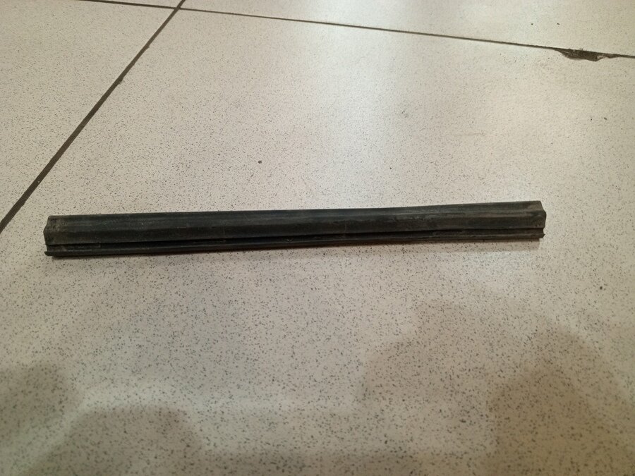 Уплотнитель (внутри) от Hyundai Tucson 2004-2010