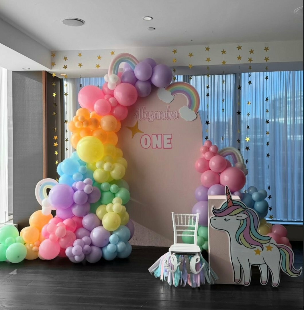 Фотозона из шаров «Радуга Единорога»