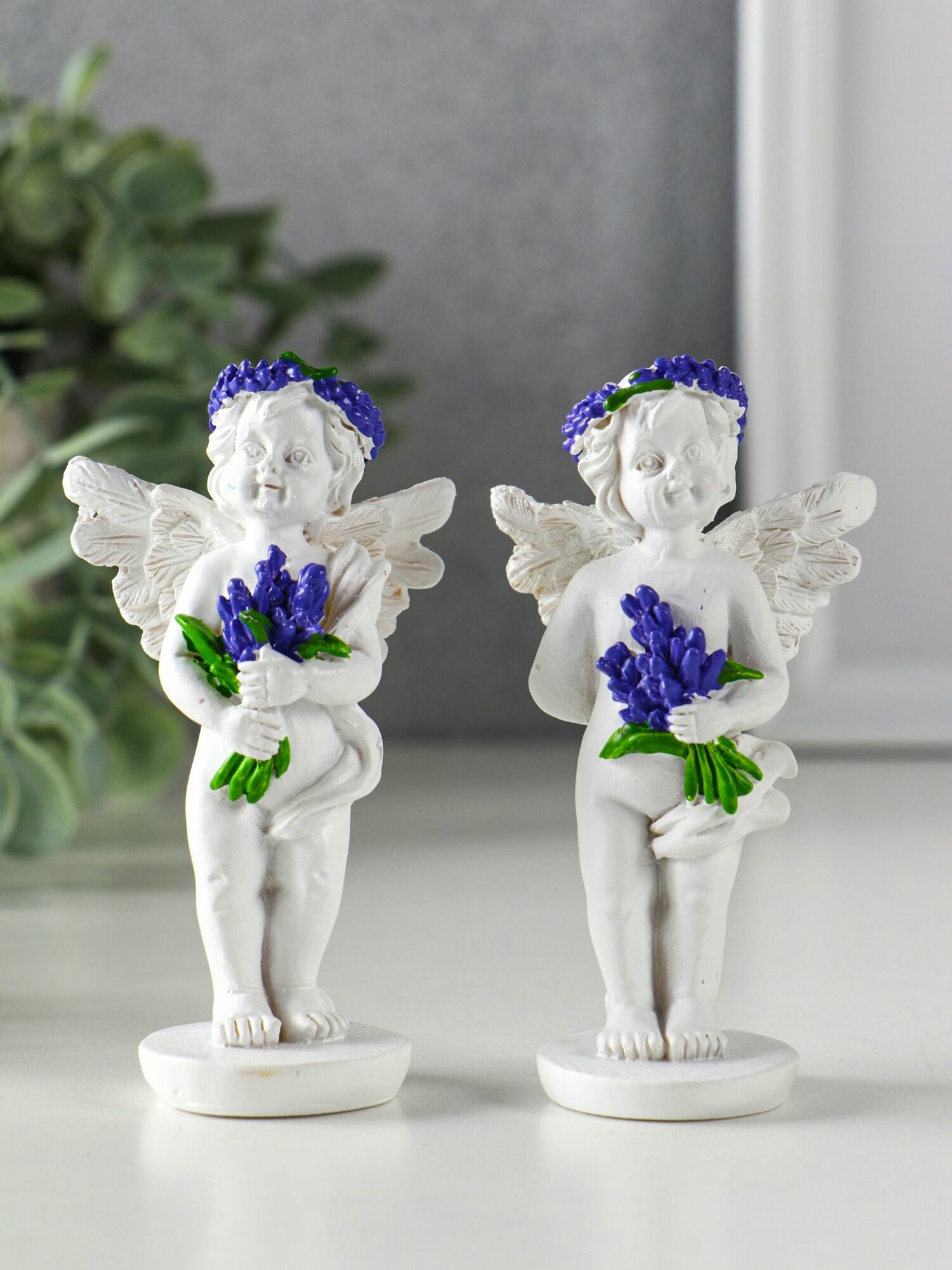 Фигурка полистоун подарочная Ангел с букетом лаванды , бело-фиолетовый, 5.7х3.5х10 см