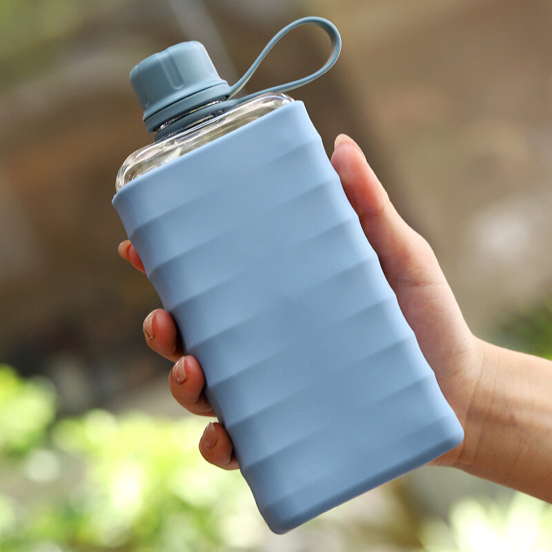 Новая бутылка Tritan Fresh Style с ручкой, плоская бутылка с силиконовым покрытием, пластиковый стакан, высококачественная портативная бутылка для воды для студентов