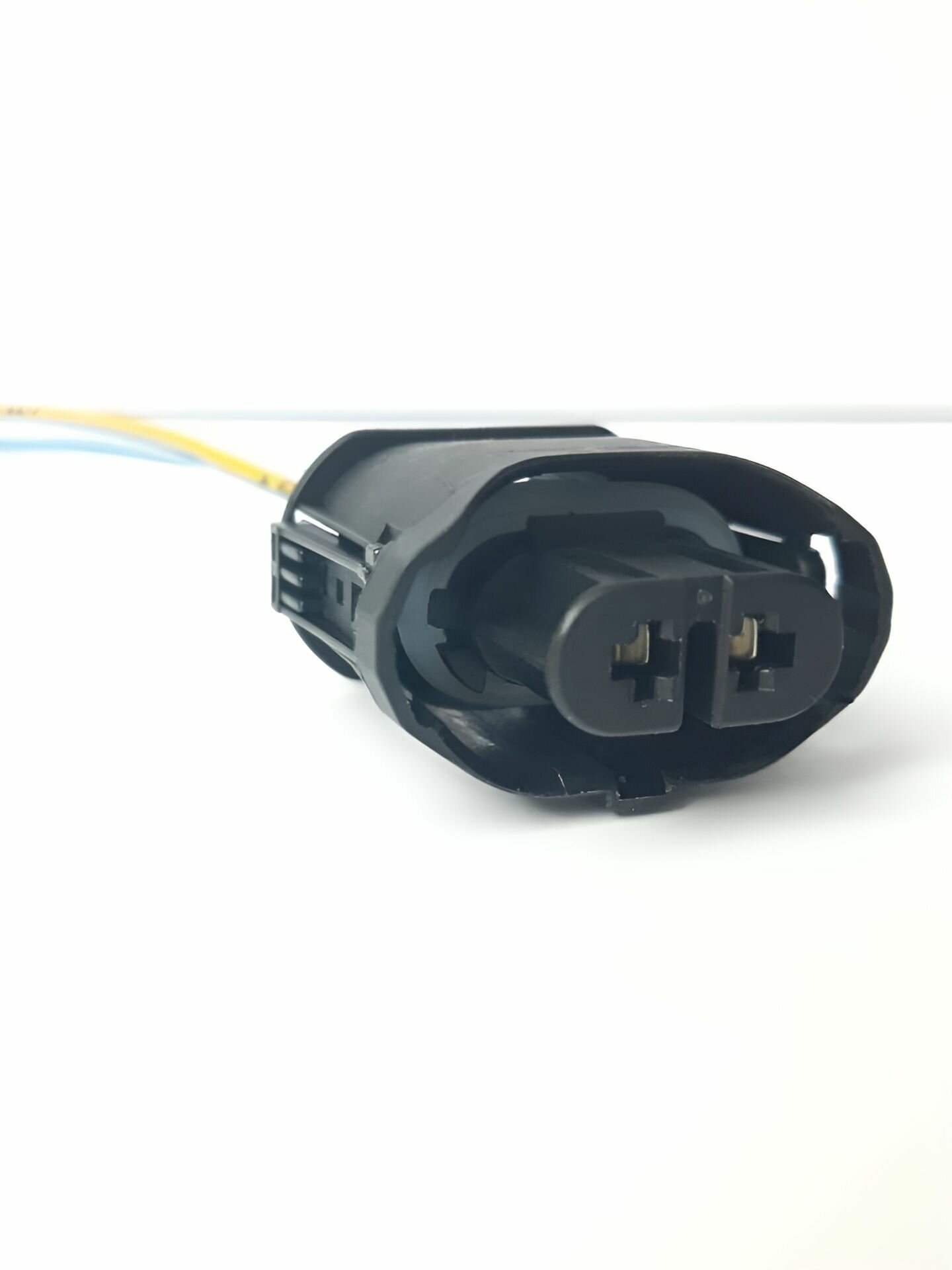 Разъем под лампу H-11 AMP, с юбкой