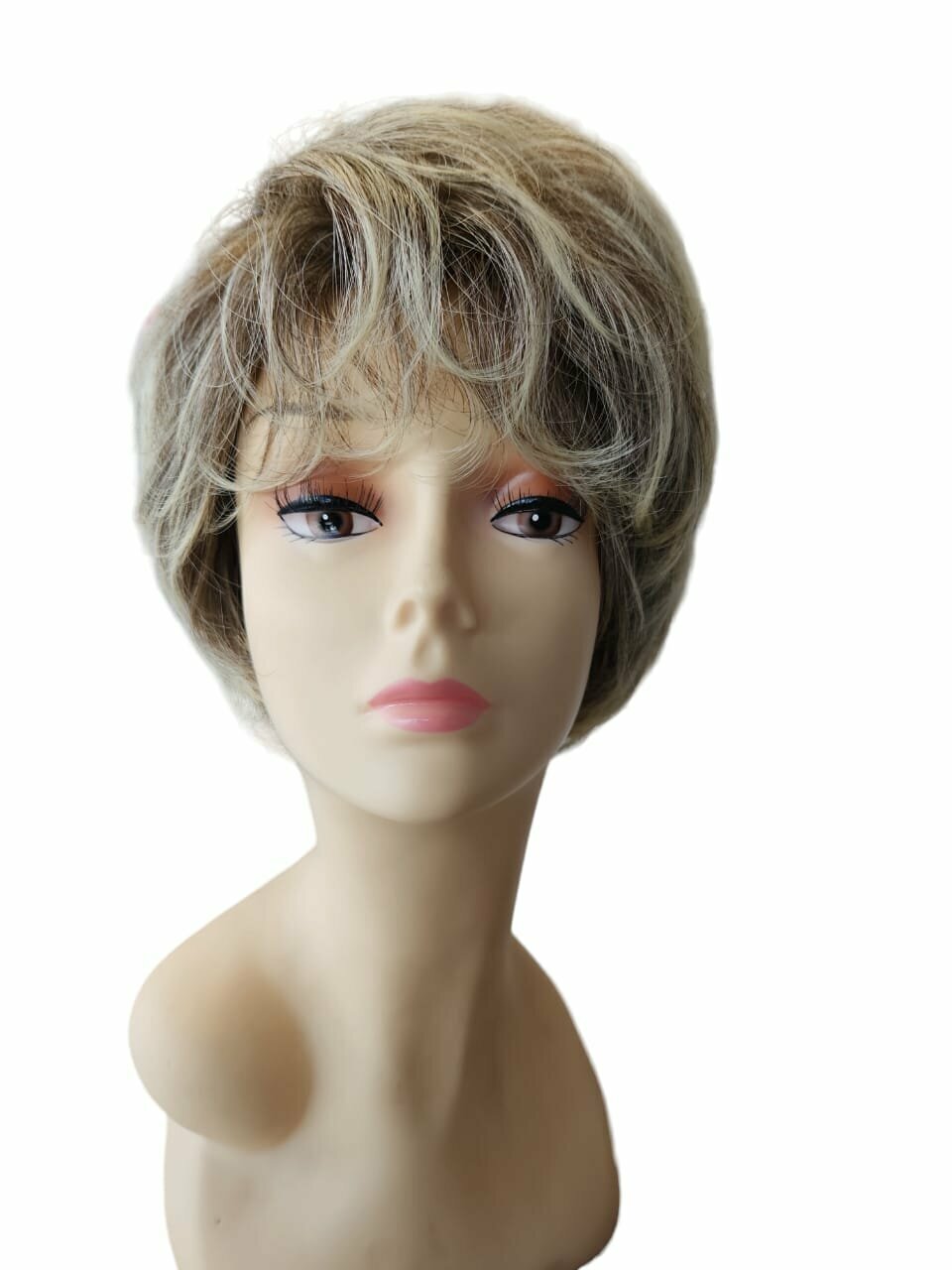 Флора" Объемная стрижка, волосы немного завивааются, цвет Светло-Русый , парик от бренда "Vip-Parik