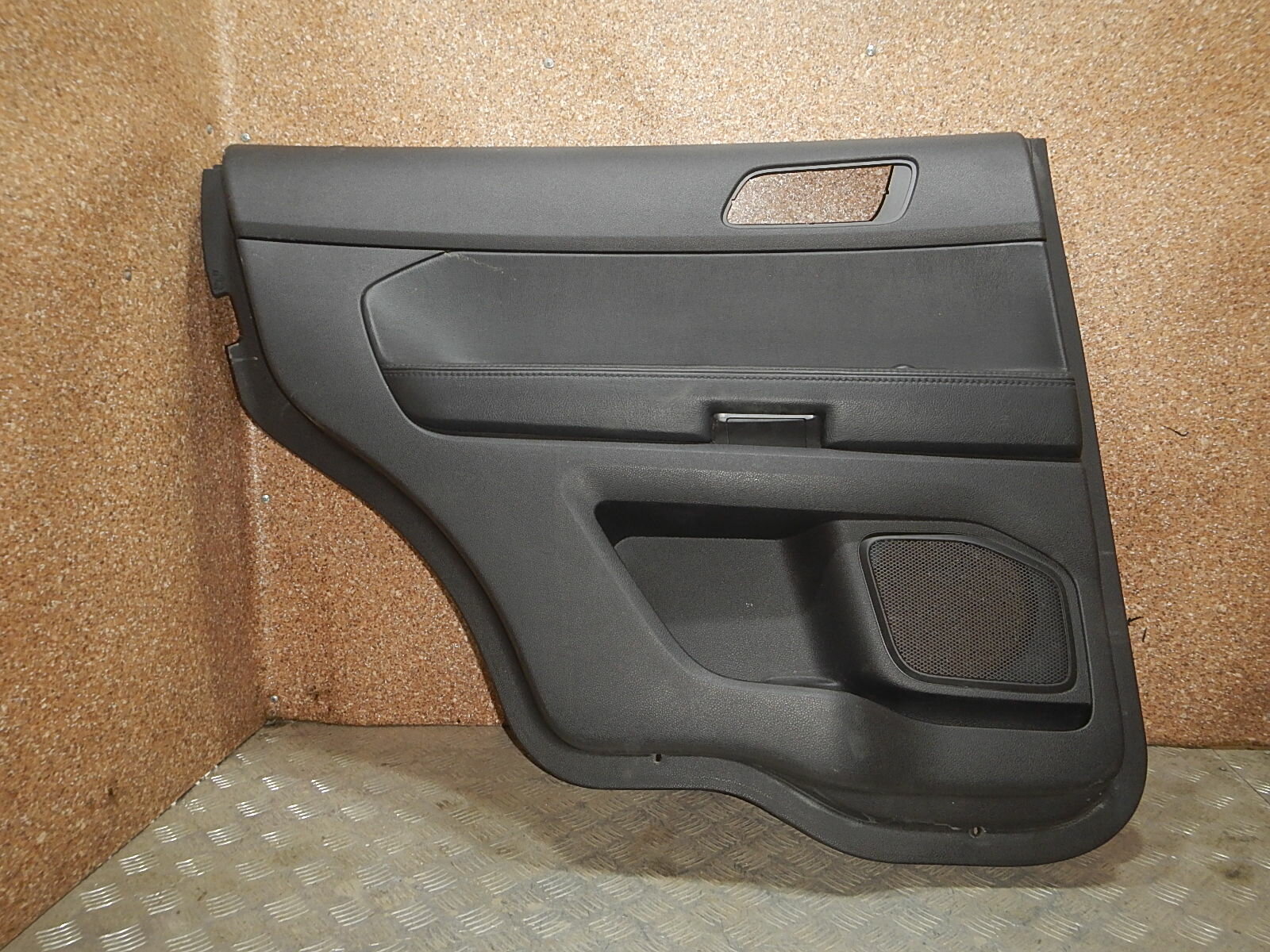 Б/У Обшивка двери задней левой, Ford (Форд)-EXPLORER (11-) FORD EXPLORER (11-) Без повреждений 296033 FORD арт. BB5Z7827...