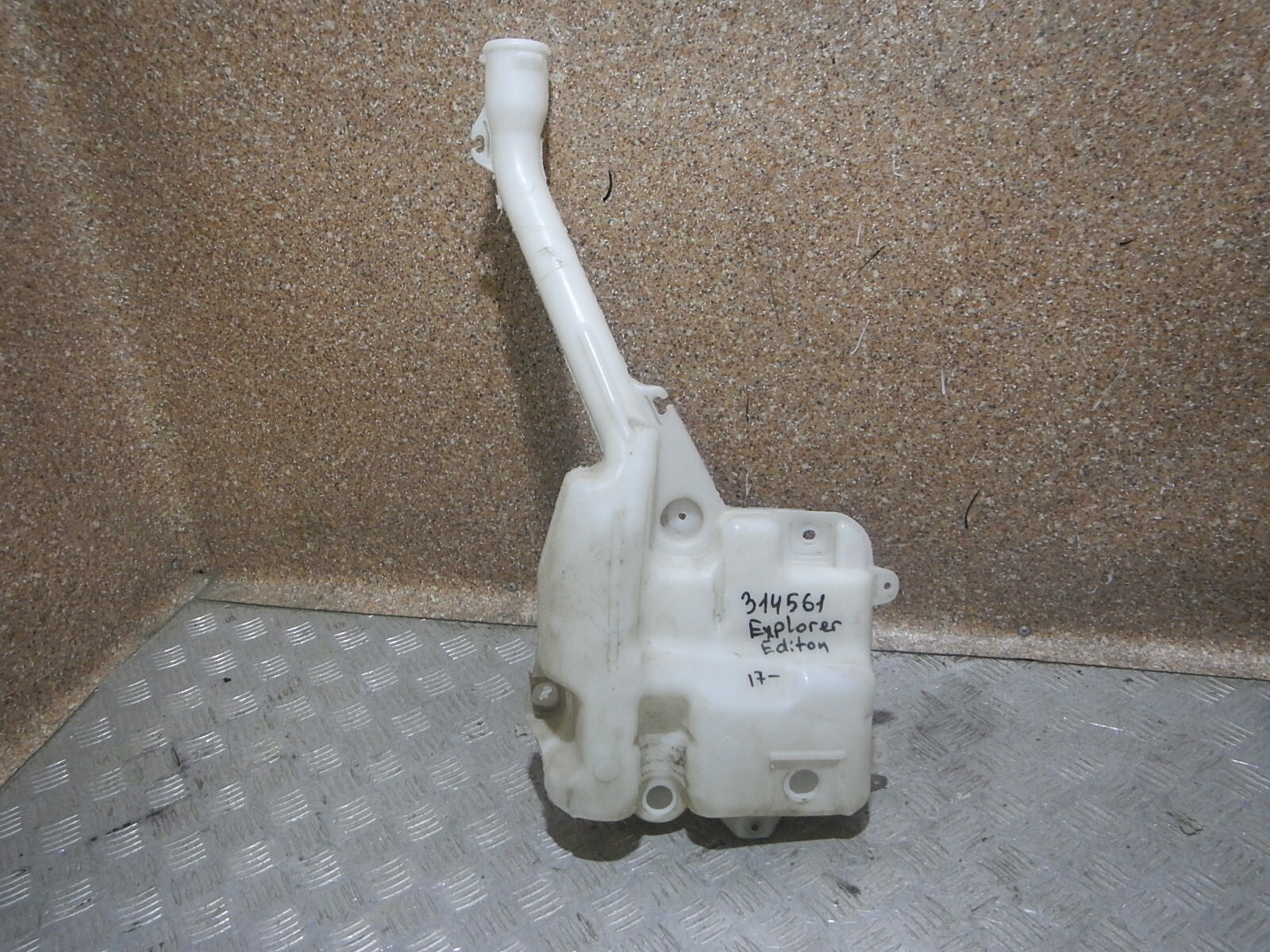 Б/У Бачок омывателя лобового стекла, Ford (Форд)-EXPLORER (11-) FORD EXPLORER (11-) после 2015 года Без повреждений. 3145...