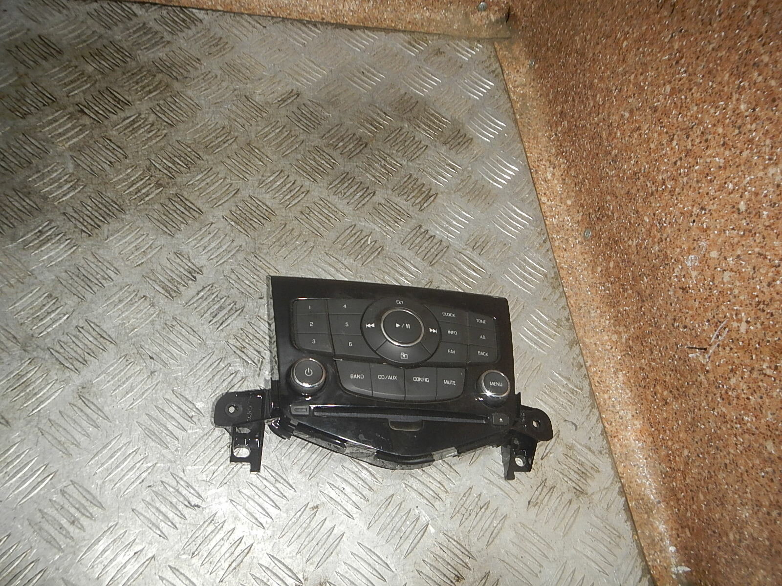 Б/У Магнитола, Chevrolet (Шевроле)-CRUZE (09-) CHEVROLET CRUZE (09-15) панель управлениядо 2013 г. Без повреждений. 32367...