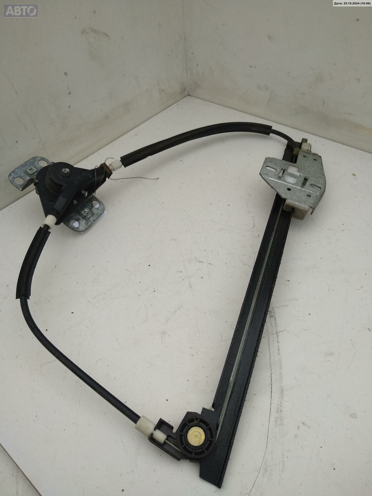 Стеклоподъемник механический задний правый Volkswagen Passat B4
