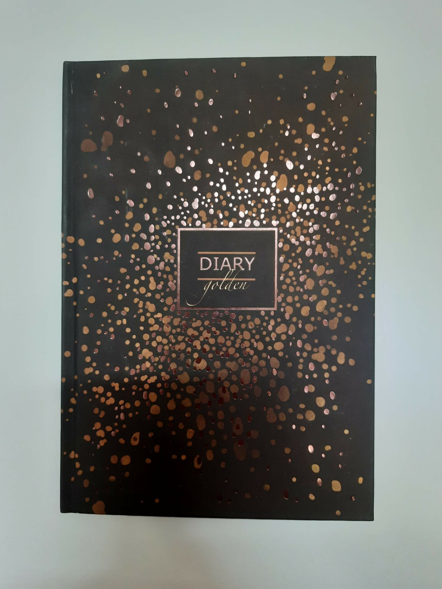 Ежедневник недатированный DIARY золотые капли А5,80 л линия/61461
