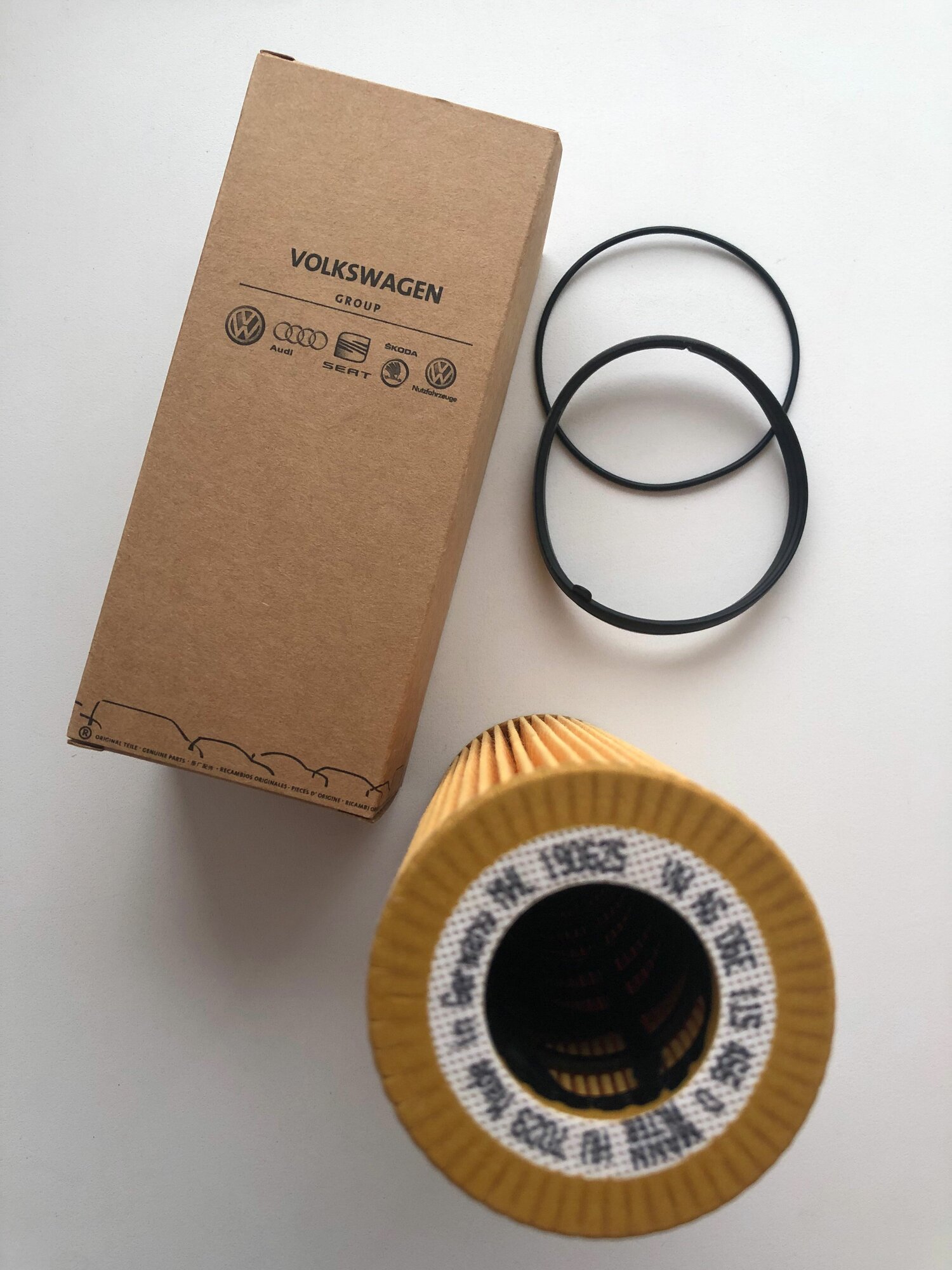 Фильтр масляный 06E115562C (VW Touareg, Audi A4, A5, A6, Q5, Q7)