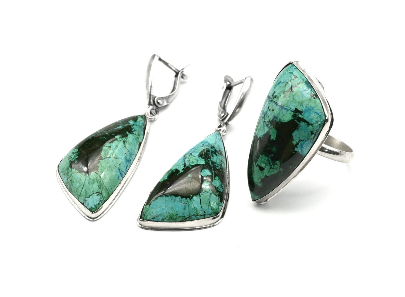 Комплект бижутерии: серьги, кольцо, хризоколла