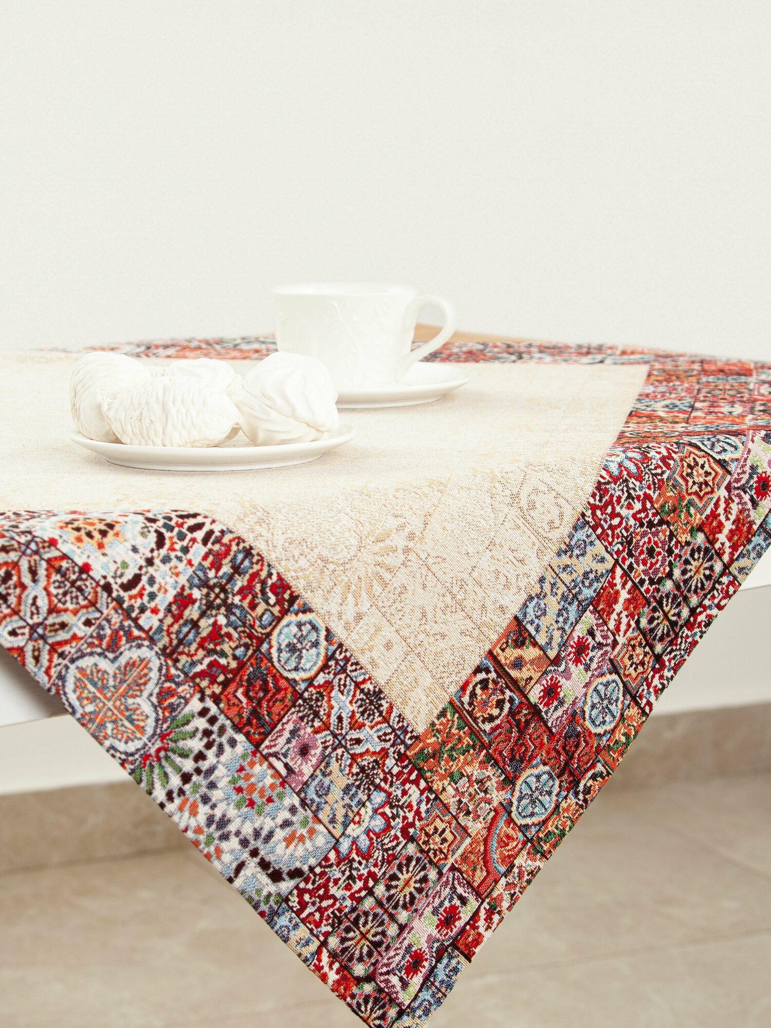 Скатерть Le Gobelin Керамика 100х100см