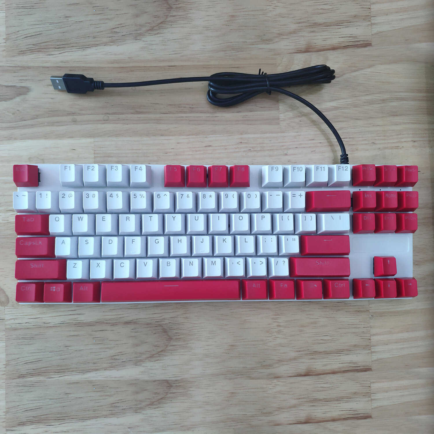 87 кнопок Клавиатура для компьютерных игр с подсветкой RGB 104 Полная клавиша Non-Punching E-Sports Двойная борьба Металлическая проволока Механическая