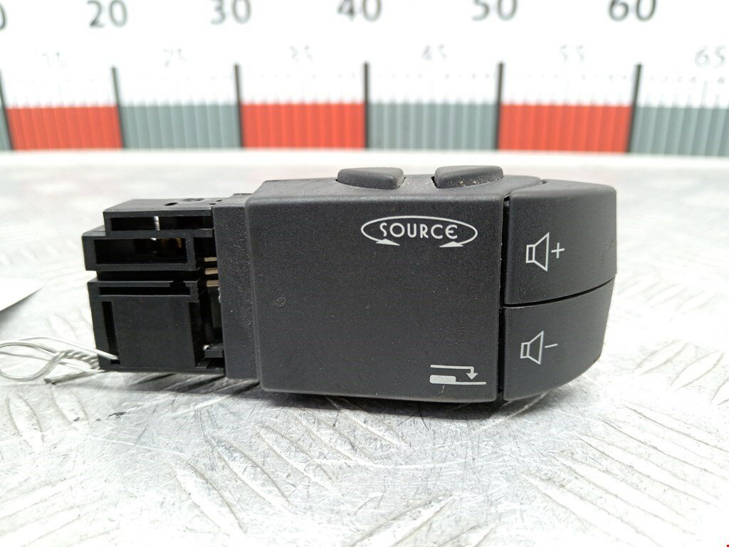 Джойстик управления мультимедиа Renault Espace 4 8200009040 арт. 2155928