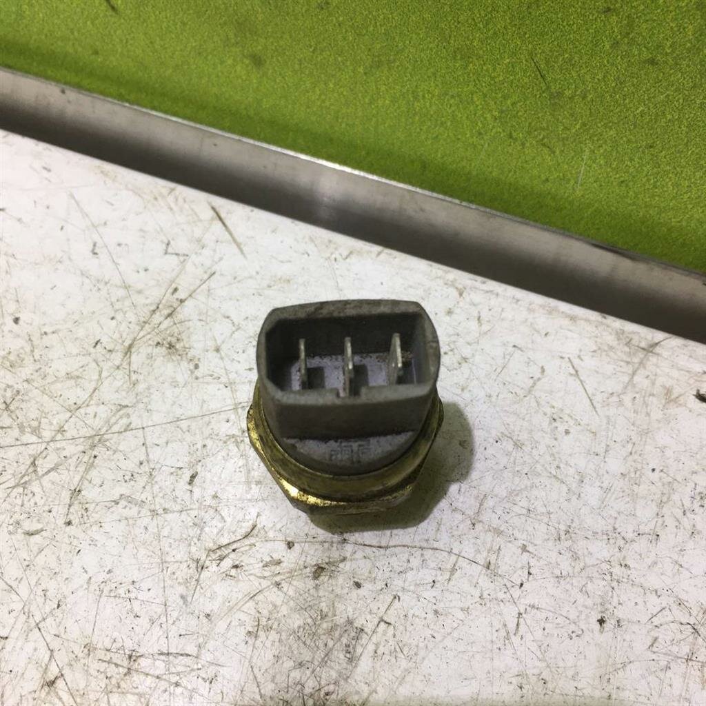 Датчик включения вентилятора VW Passat B3 1988-1993