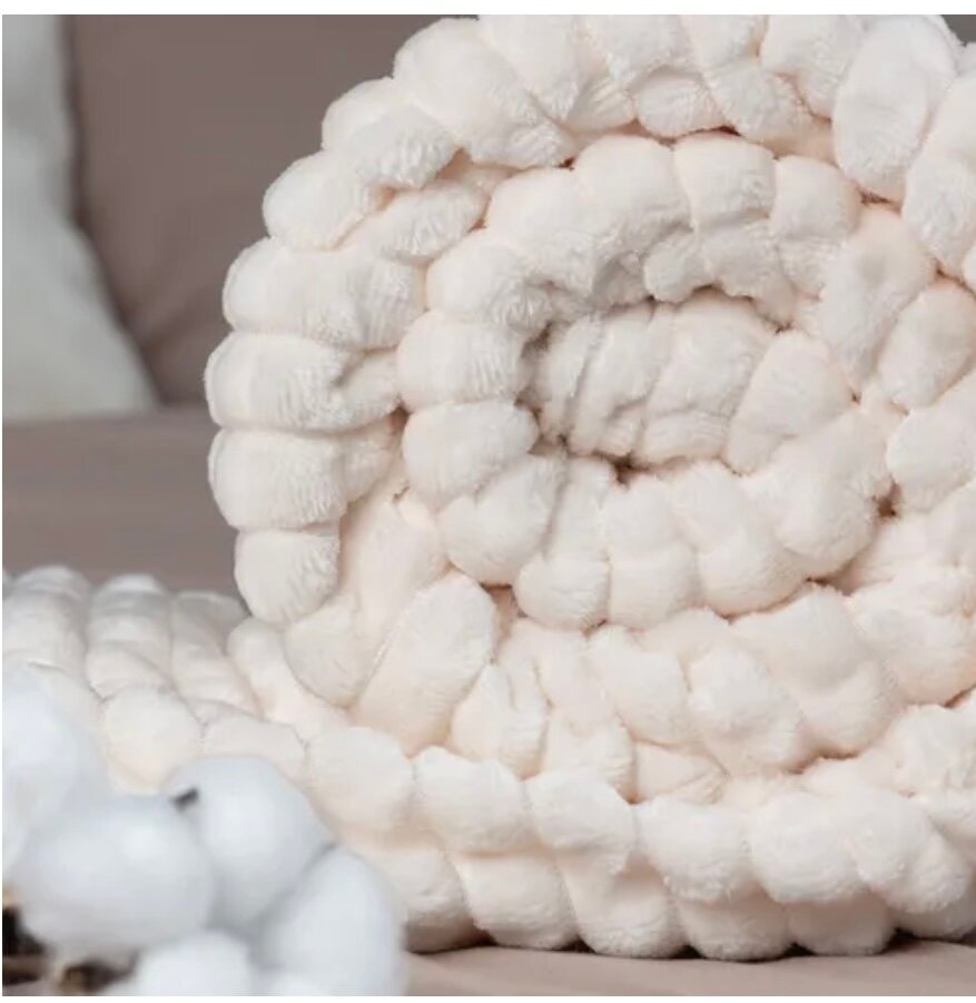 Мягкий плед-покрывало "Кубик" 200x220 евро молочный с чехлом для хранения