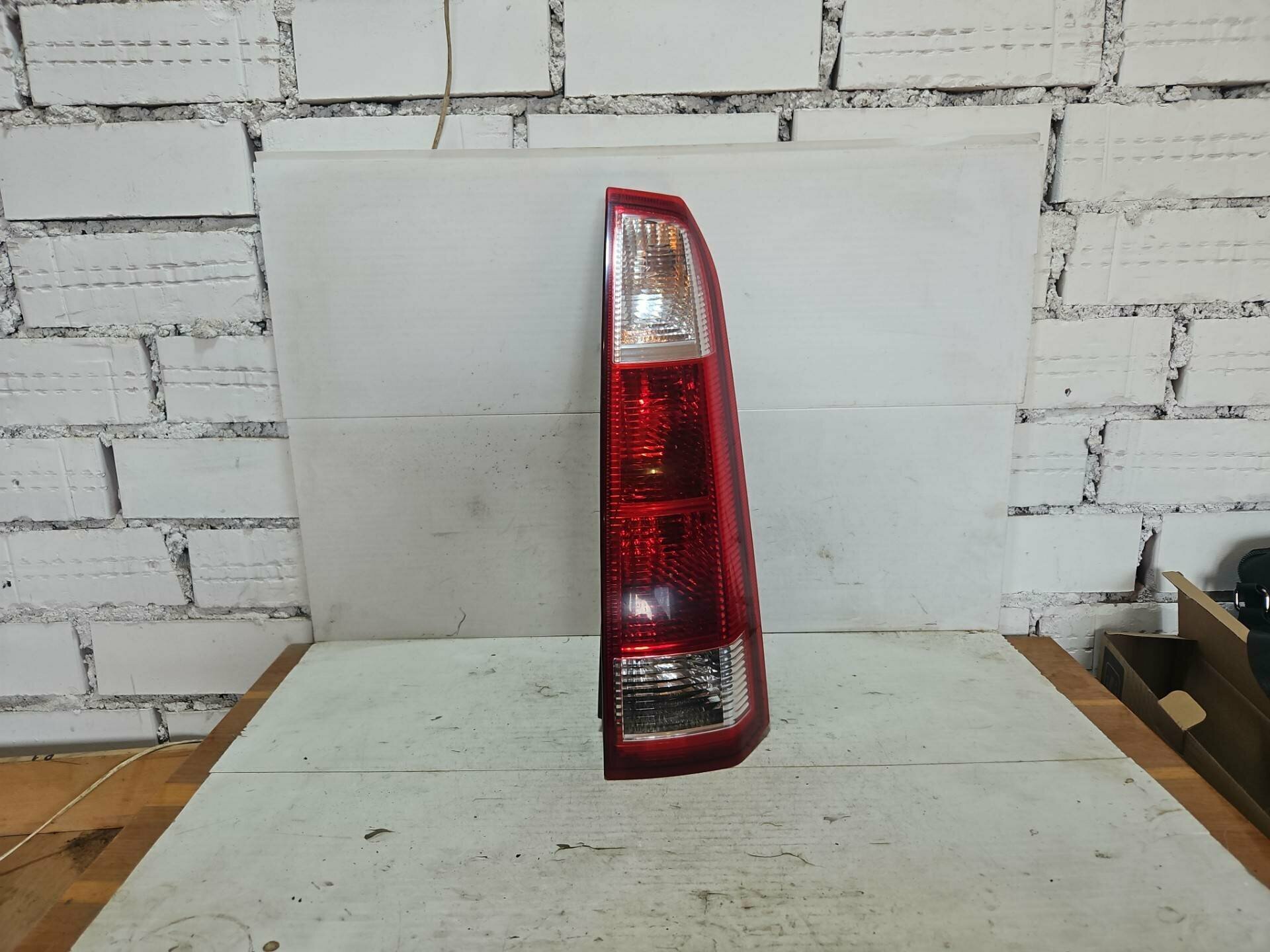 Фонарь задний правый Opel Meriva A 2006 13203392