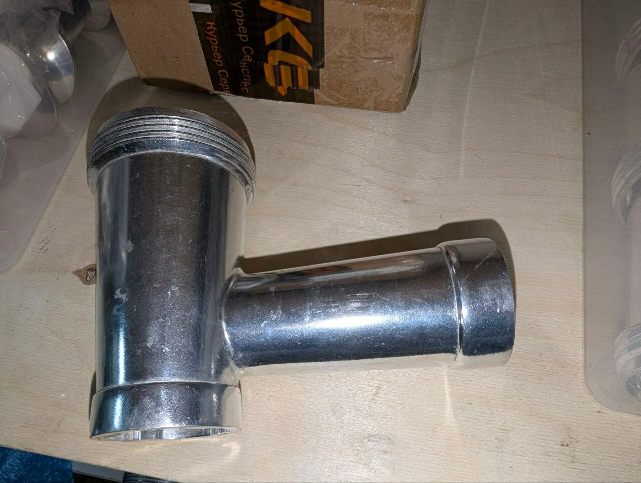 Крпус шнека мясорубки фиксатор сбоку