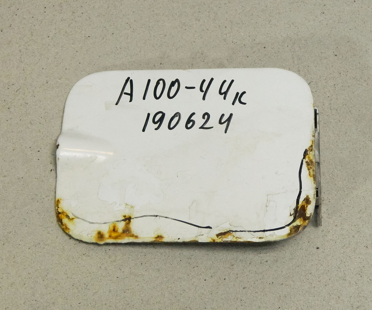 Лючок бензобака Audi 100 C3 (недочеты)