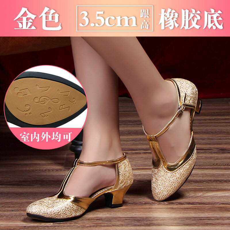 Спортивные туфли