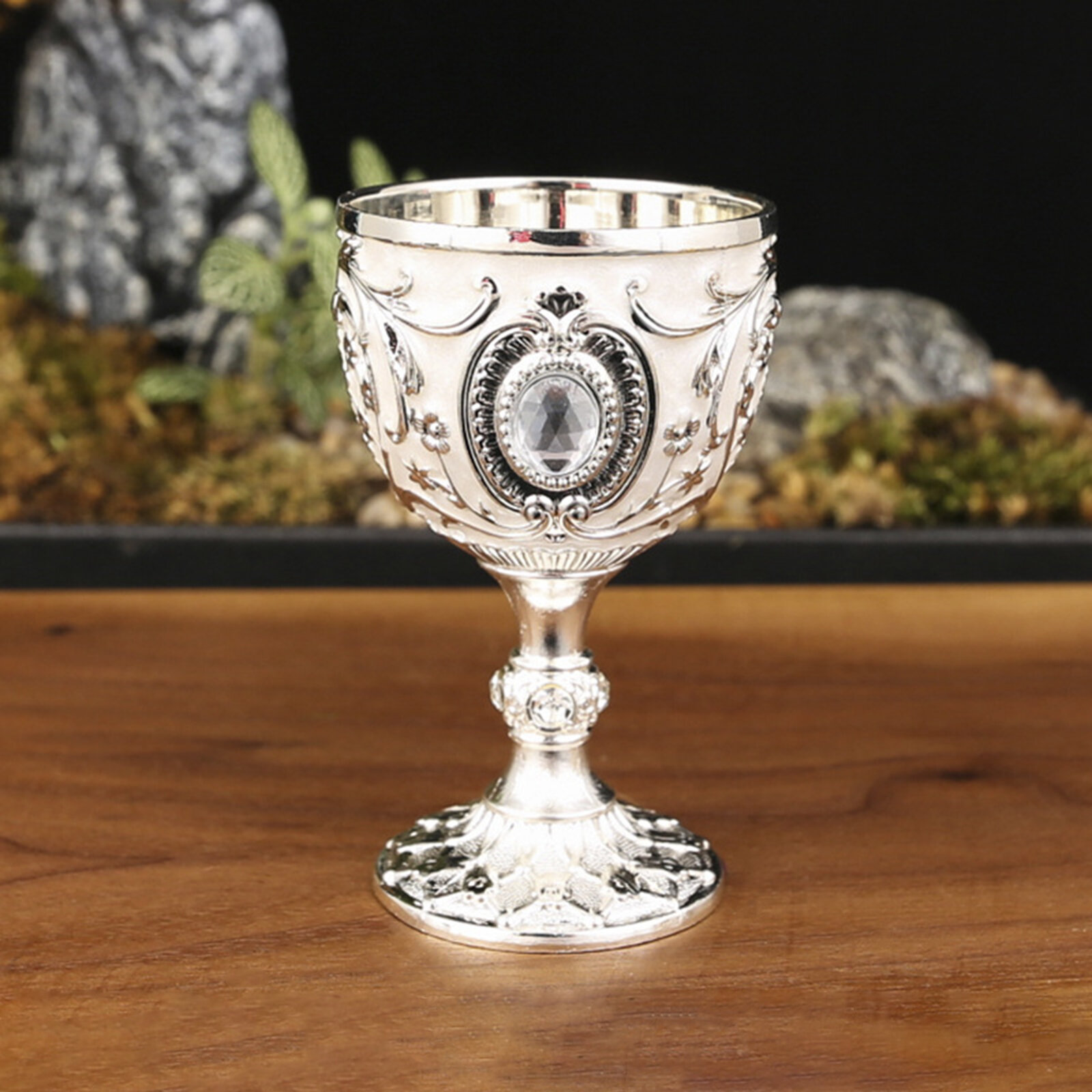 Серебряные бокалы для вина на высокой ножке