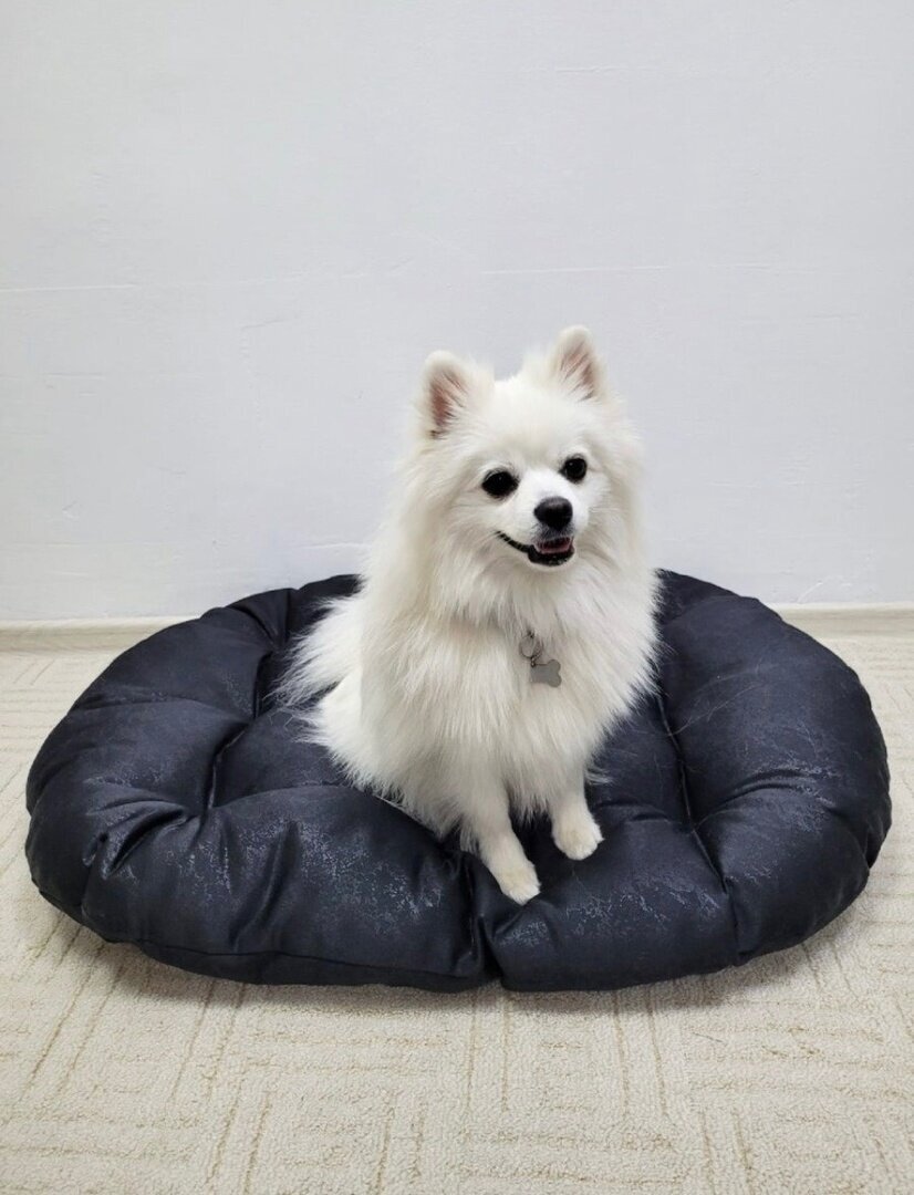 Лежанка овальная для кошек/собак из смесовой ткани "Черная" 85х65х10 см.