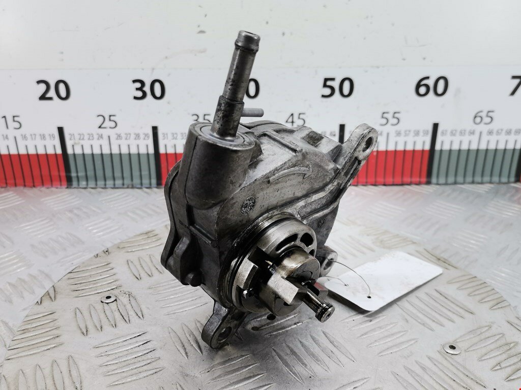 Насос вакуумный Toyota Rav4 3 293000W030 арт. 1803383