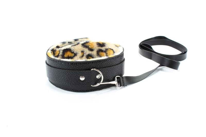 Черный ошейник с подкладом из эко-кожи и меха, длина 44 см, диаметр 5.2 см, цвета черный и леопардовый