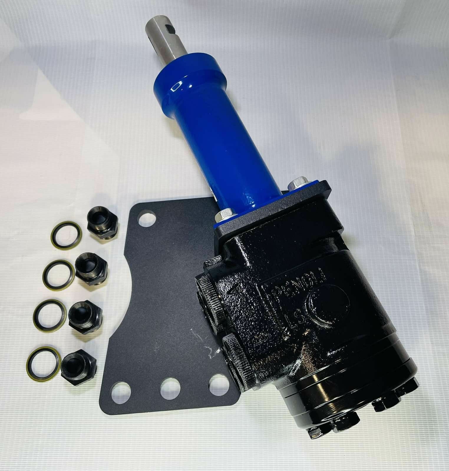 Кронштейн крепления Насоса Дозатора ЮМЗ (8мм) в сборе с дозатором и стаканом под шпонку для большой кабины нового образца.