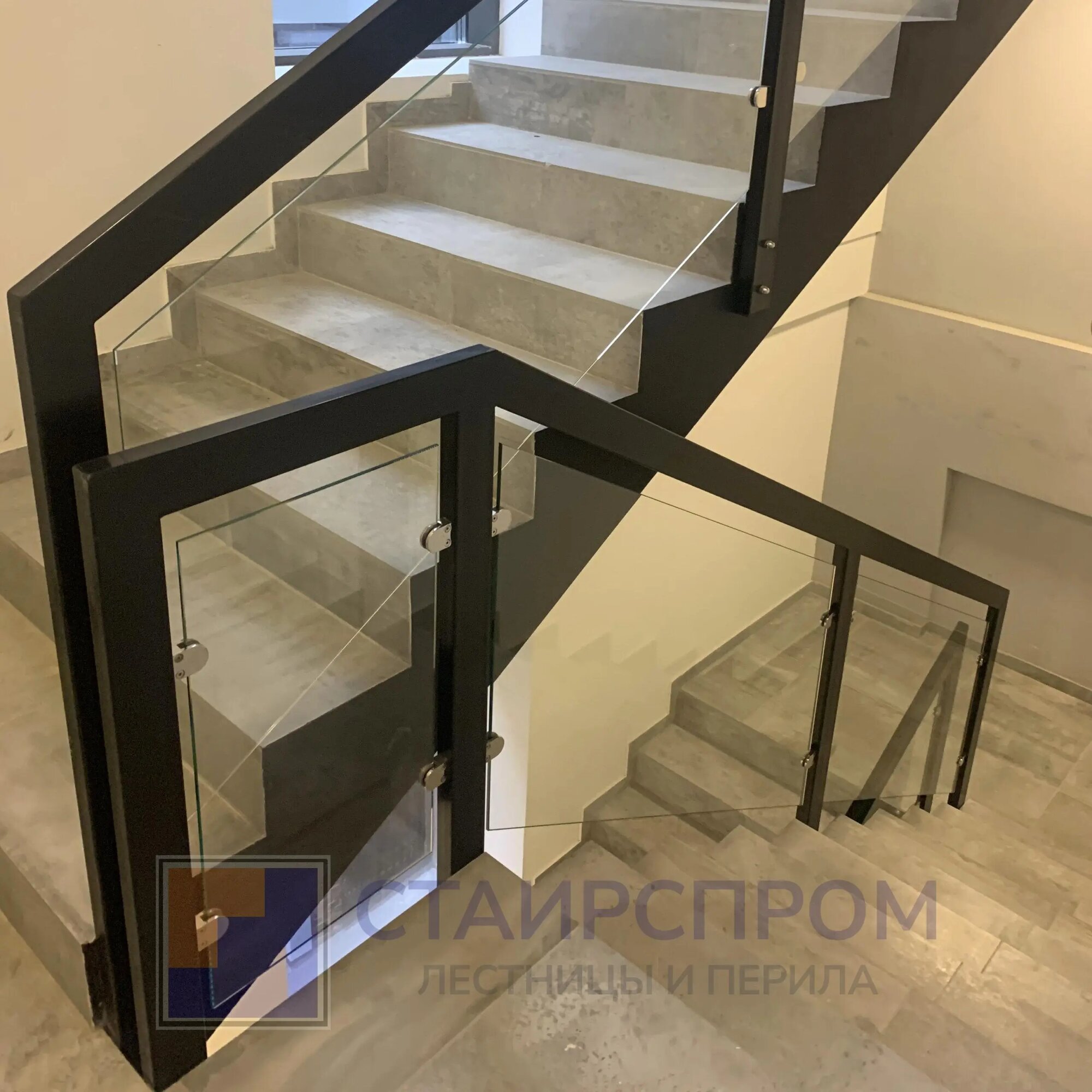 Деревянные ограждения лестниц со стеклом L=1000 мм, H=850 мм. СтаирсПром